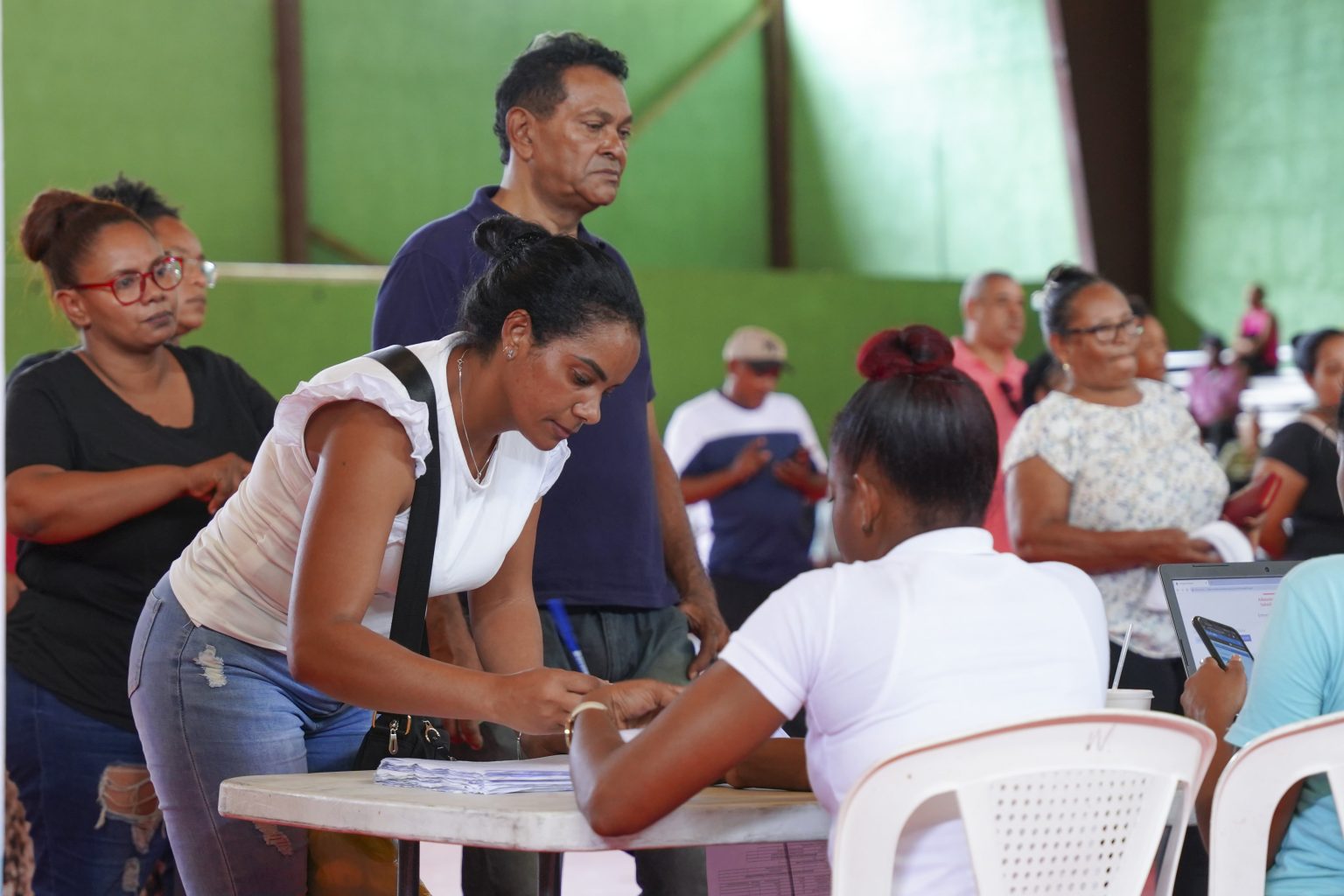 ADESS y Supérate anuncian inicio cambio de 263 mil tarjetas de banda a ...