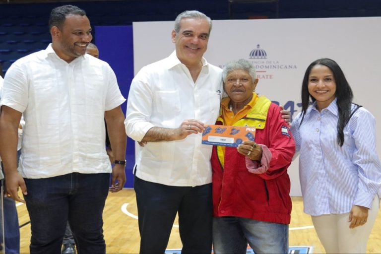 Presidente Abinader encabeza inclusión de 1,591 familias de San ...