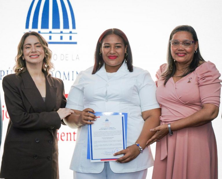 DDSS celebra habilitación de la tercera cohorte de personas cuidadoras ...